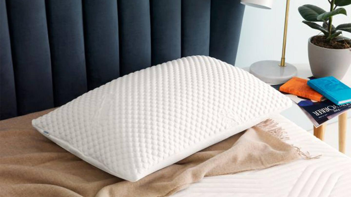 Pillows | Bed pillows for different sleep needs | TEMPUR® UK